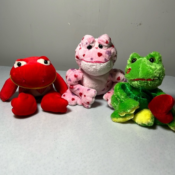 Toys | Vintage Plush Stuffed Frogs Set Of 3 | Poshmark
